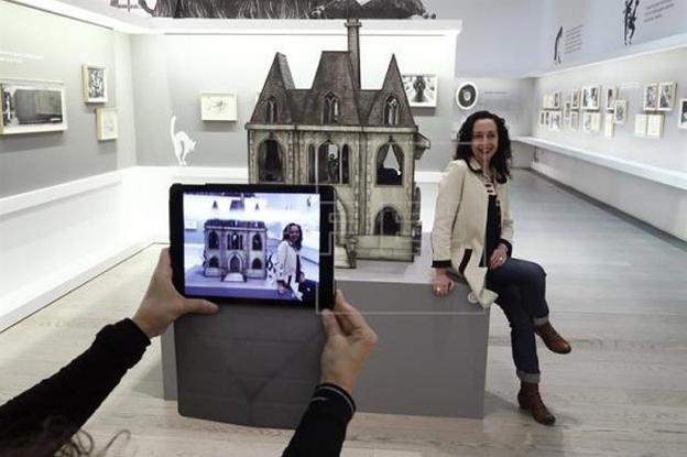 Ana Juan presenta hoy en la Esdir su exposición 'Dibujando al otro lado ...