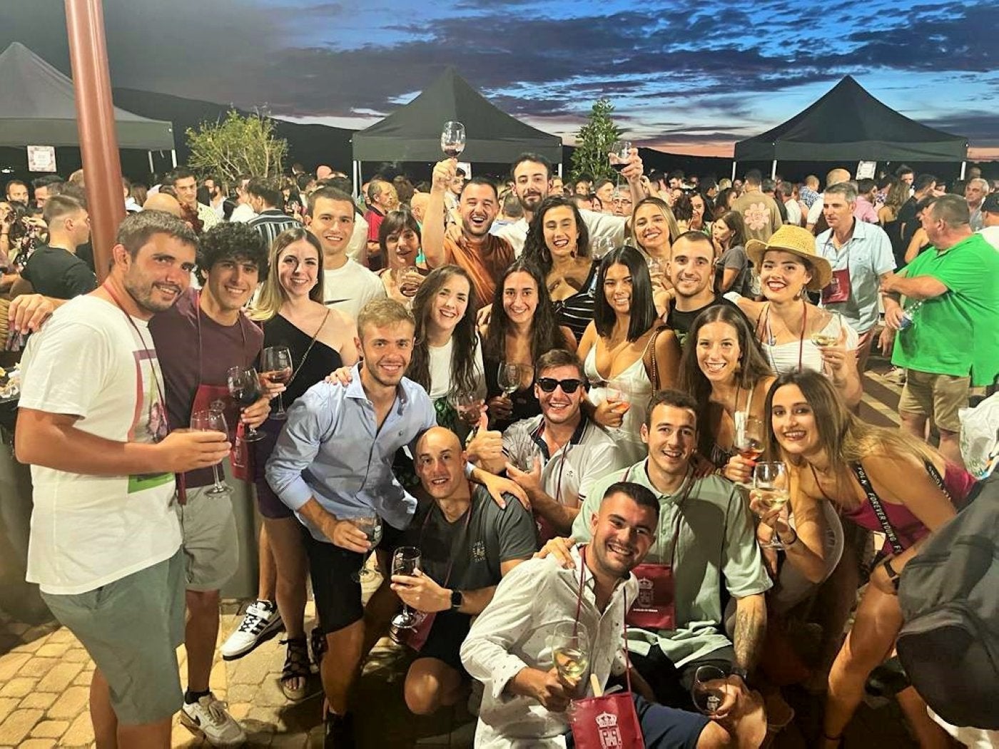 Albelda brinda con Rioja desde el mirador | La Rioja