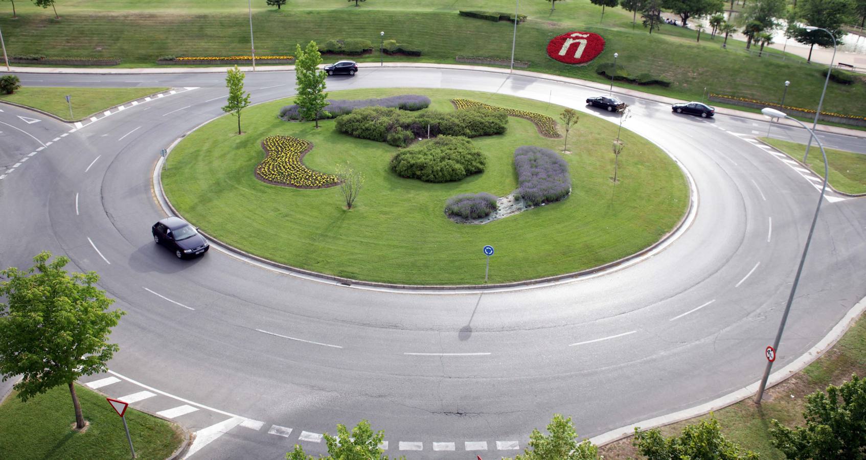 Cómo se conduce en una rotonda: de una vez por todas | La Rioja